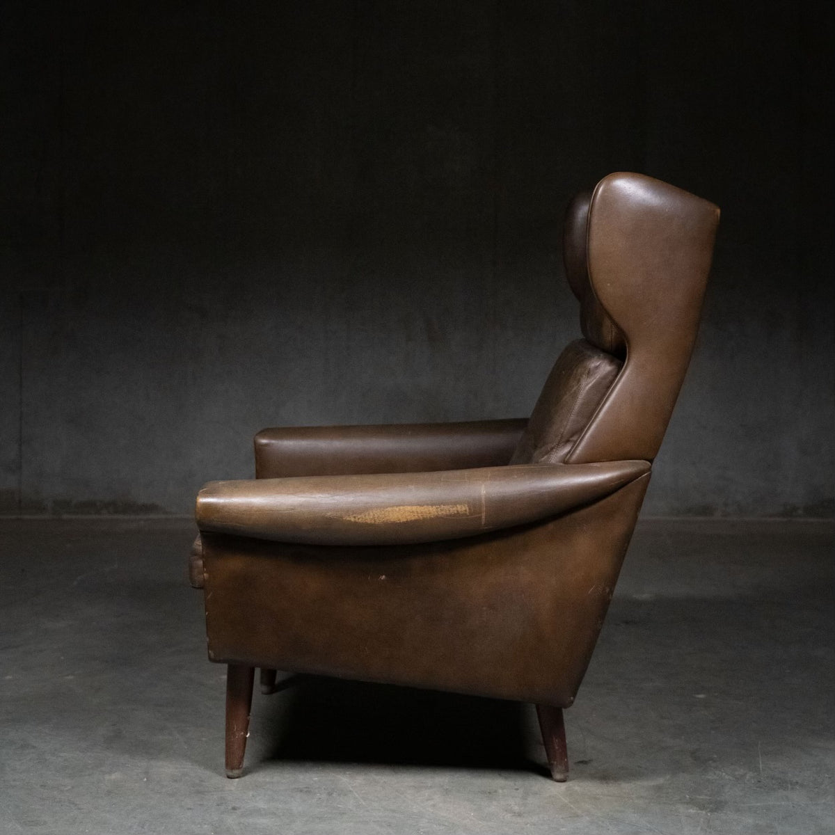 Mcm leather sofa by Svend skipper – Scott Landon Antiques and Interiors