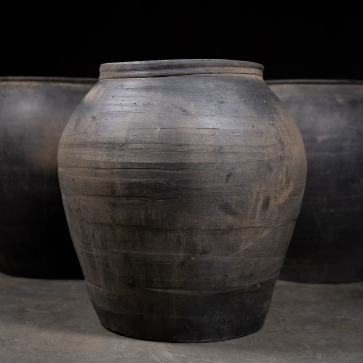 Large black pots – Scott Landon Antiques and Interiors